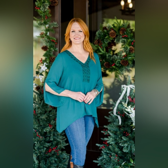 The Pioneer Woman | Tops | Pioneer Woman Flowing Blouse | Poshmark